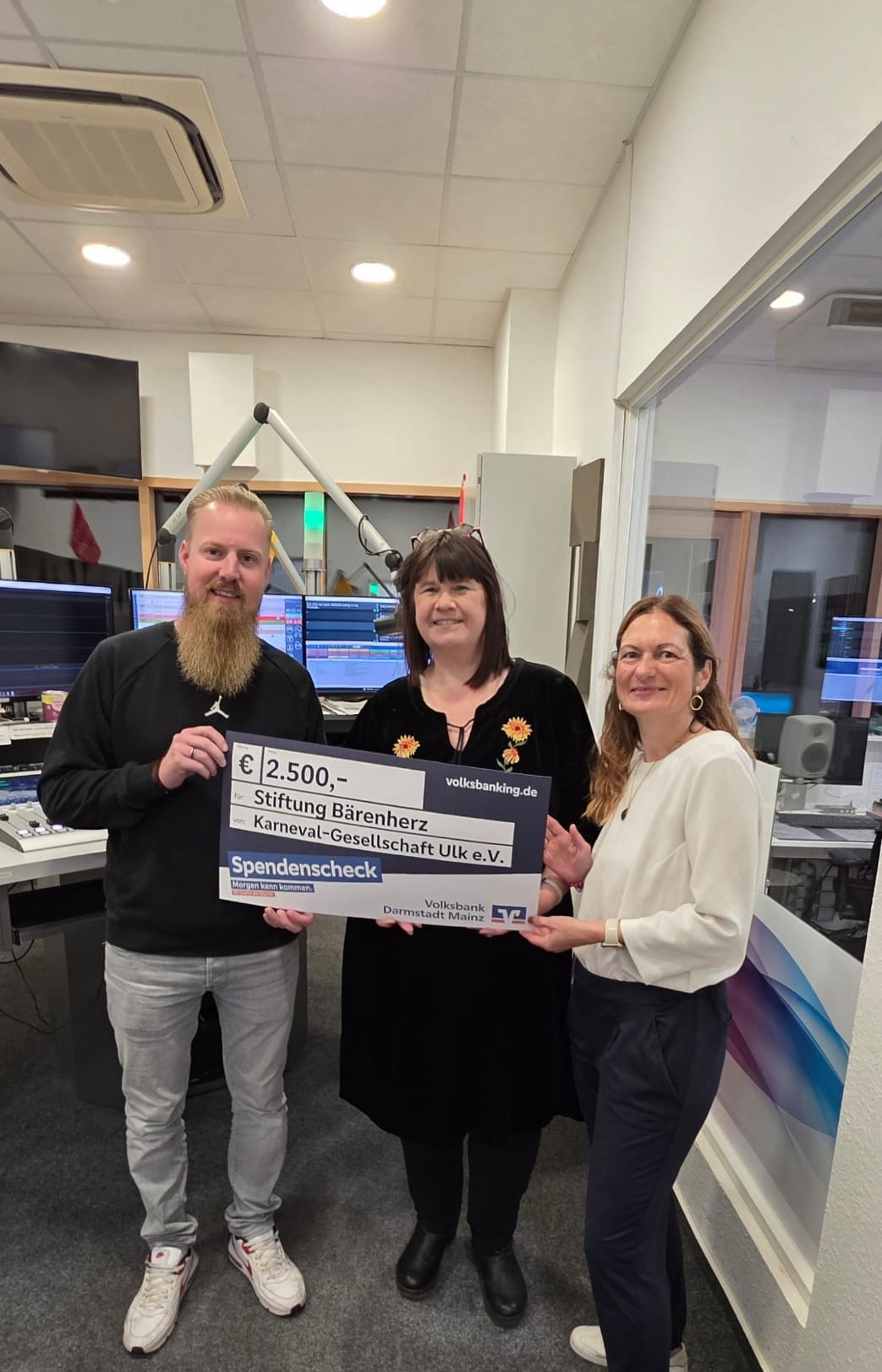 PRESSE INFO ULK 01.10.2025 ULK Spenden an Stiftung Bärenherz und ...